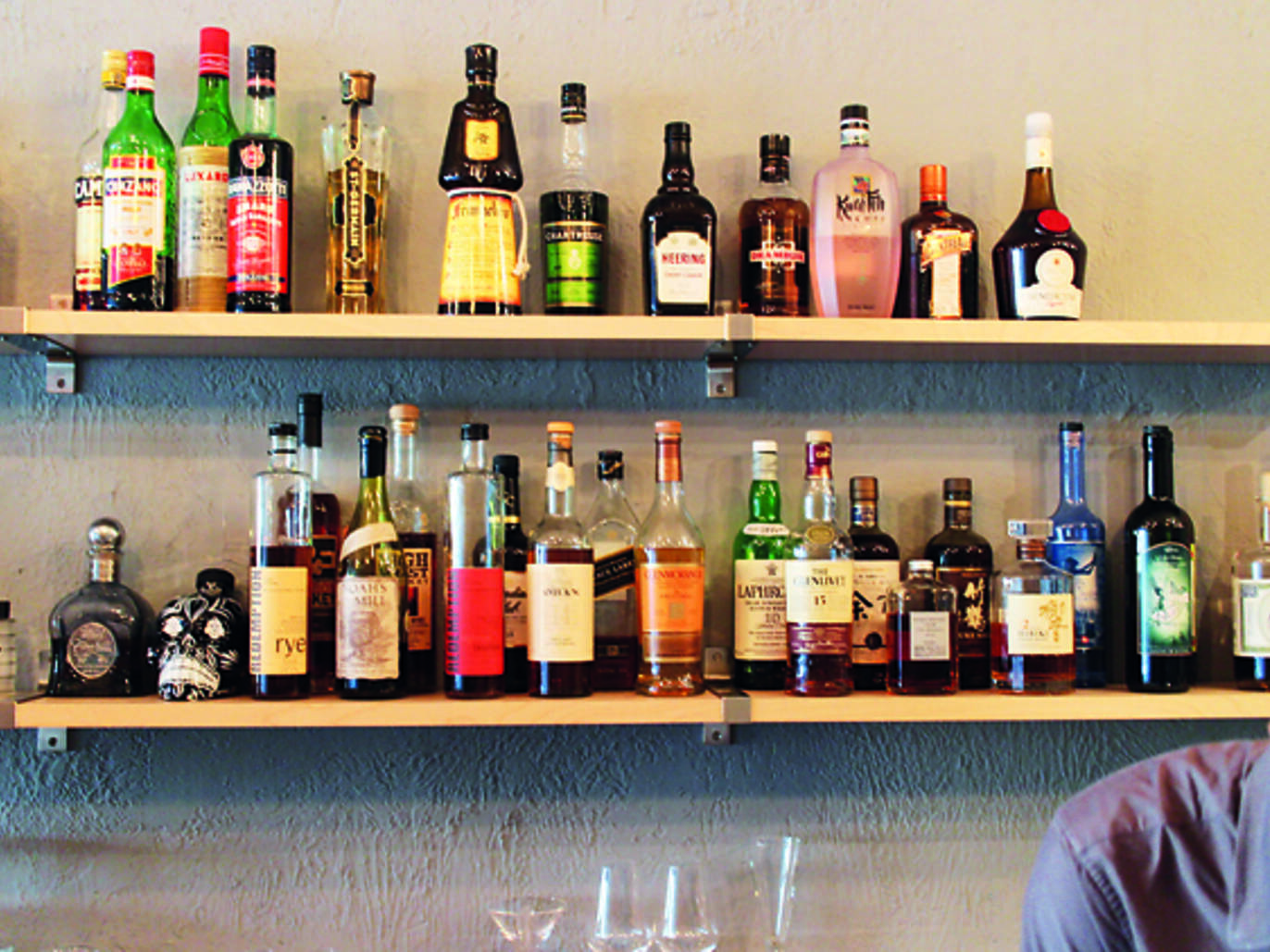 8 Quiet Bars In Singapore For A Chill Evening