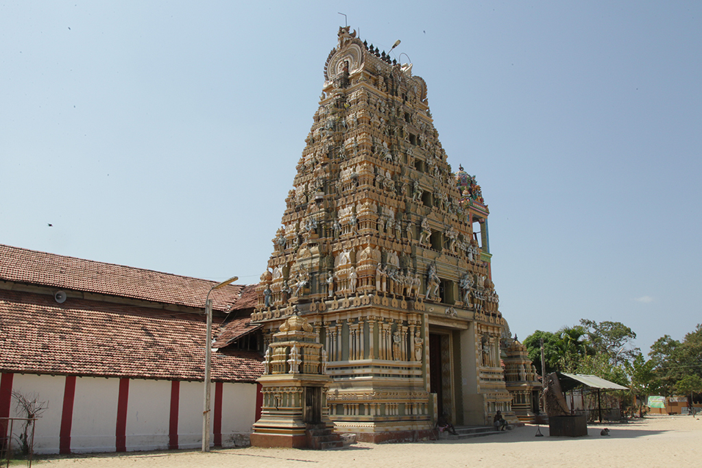 Vallipuram Alvar Vishnu Kovil | Attractions in Point Pedro, Sri Lanka