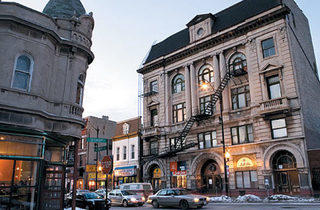 El stop walking tour: 18th Street Pink Line