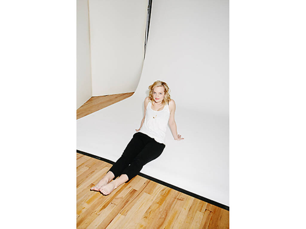See behind-the-scenes photos of Elizabeth Moss’s Time Out New York ...