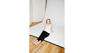 See behind-the-scenes photos of Elizabeth Moss’s Time Out New York ...