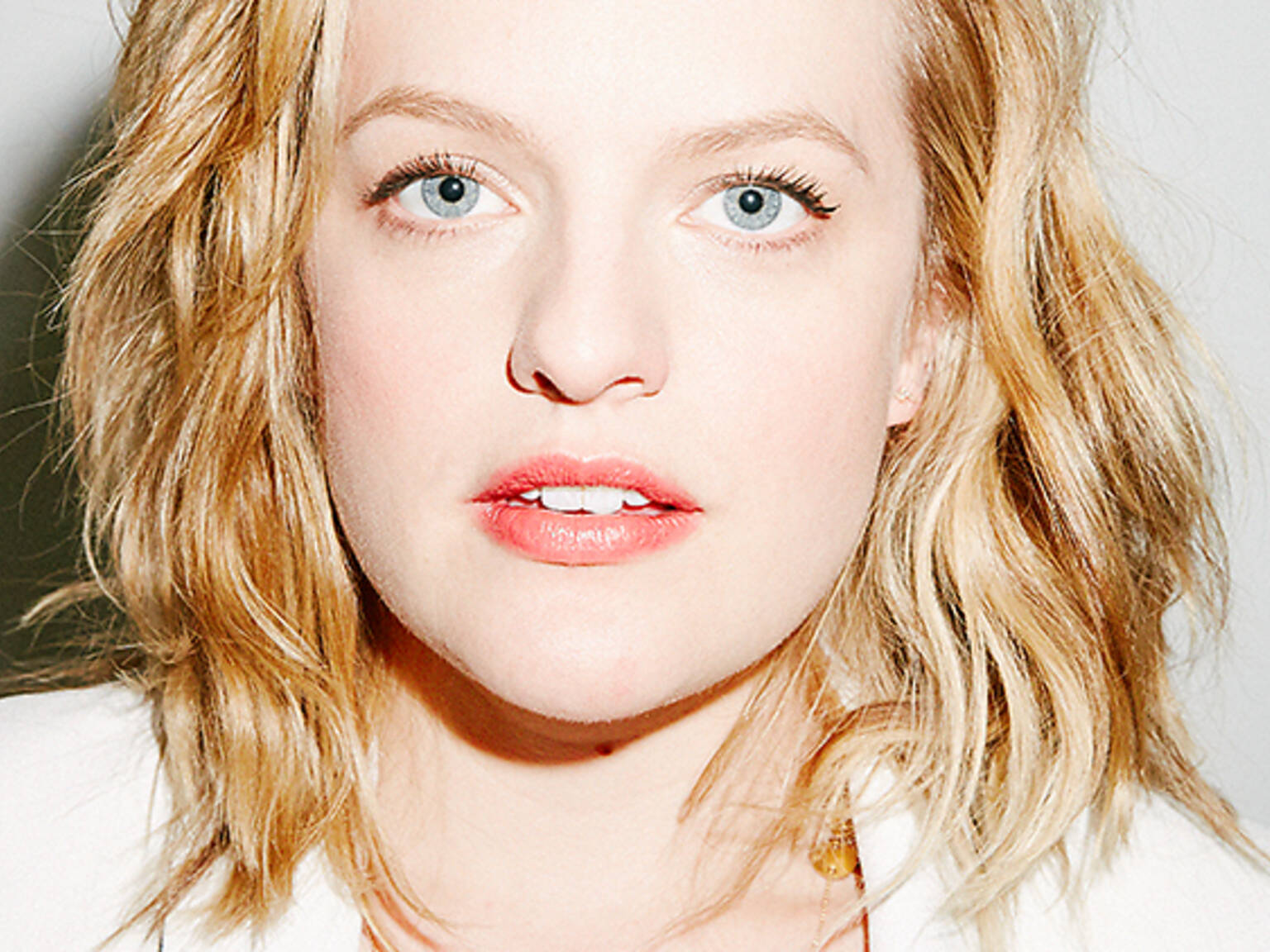 See behind-the-scenes photos of Elizabeth Moss’s Time Out New York ...