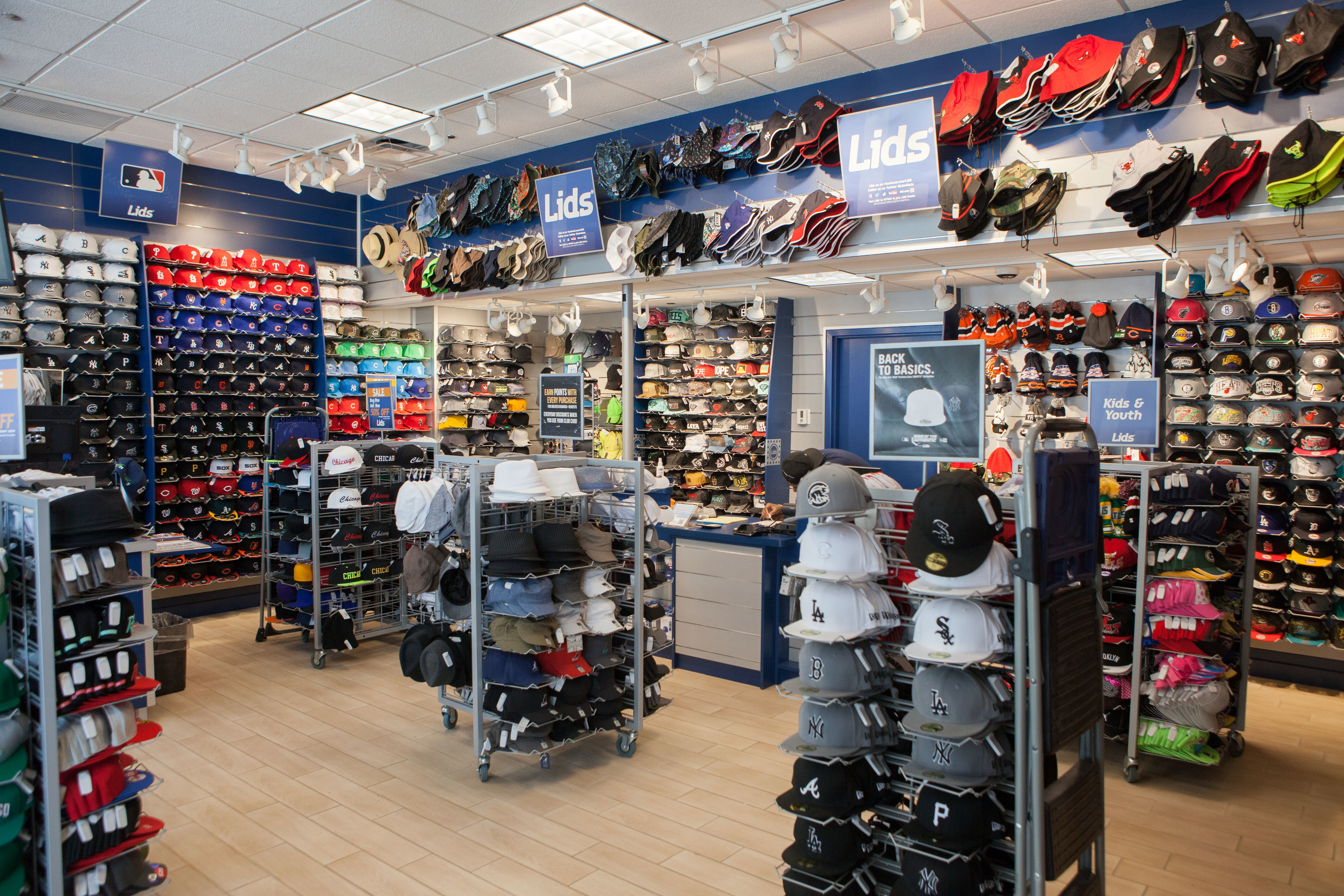 Lids | Shopping in Loop, Chicago