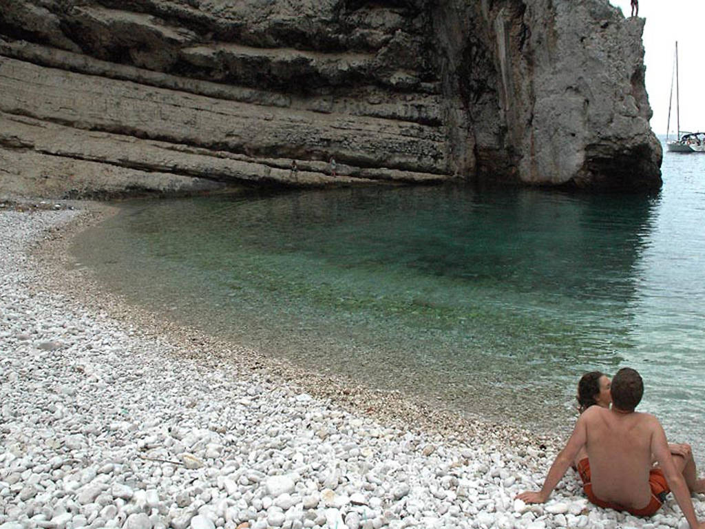 The best Vis beaches, and where to get a tan on the bays, coves and ...