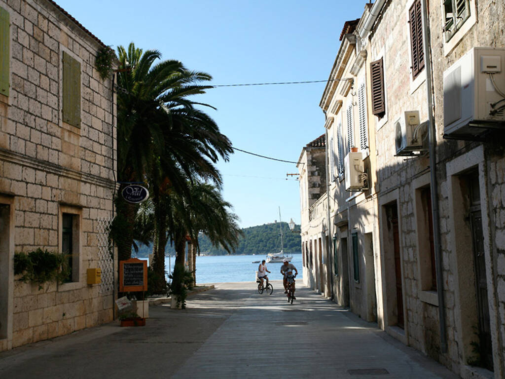Vis Travel Guide: Things to Do, Beaches, Restaurants, Bars & More ...