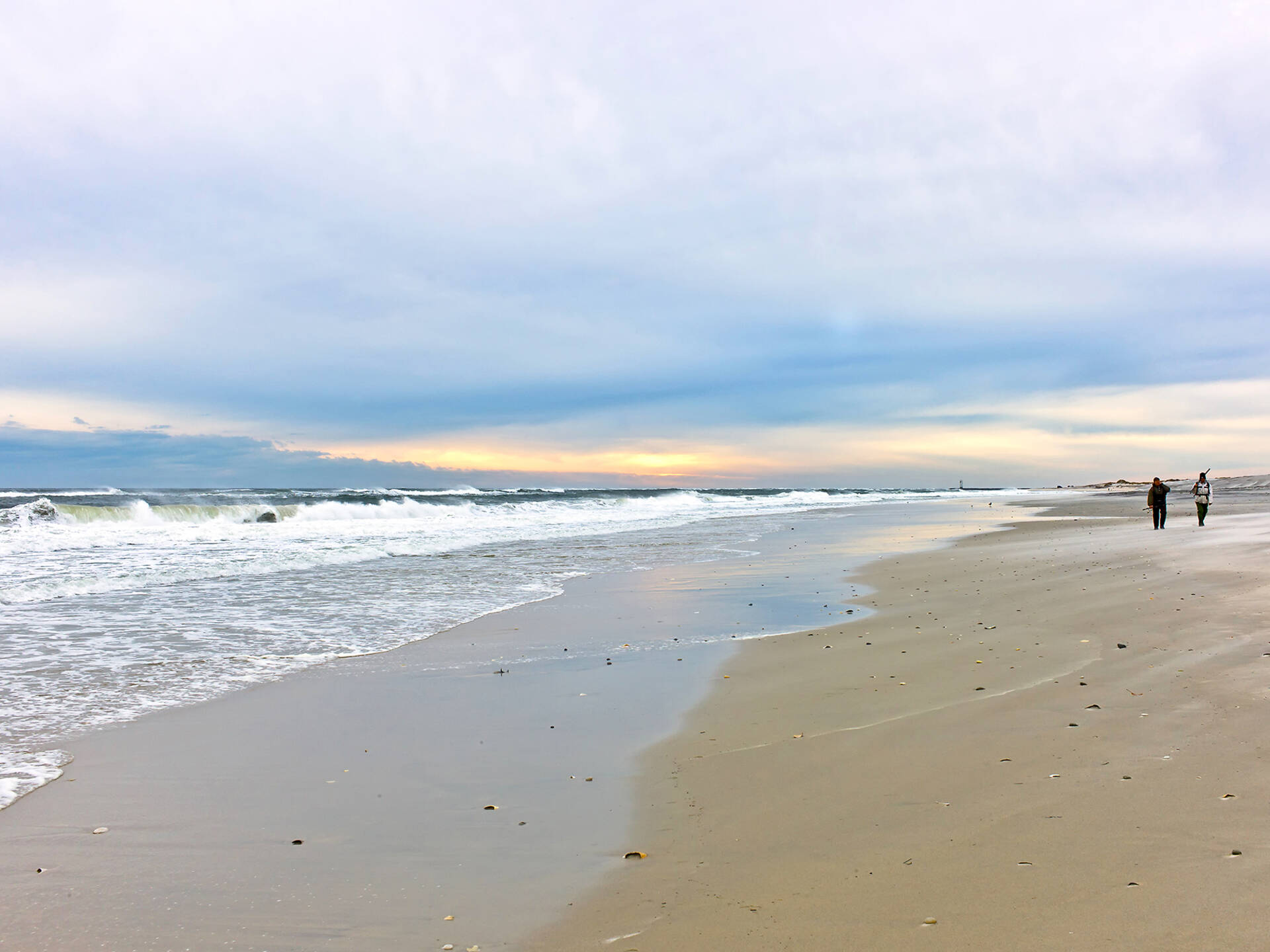 17 Best Beaches Near NYC to Visit Now For Fun In The Sun