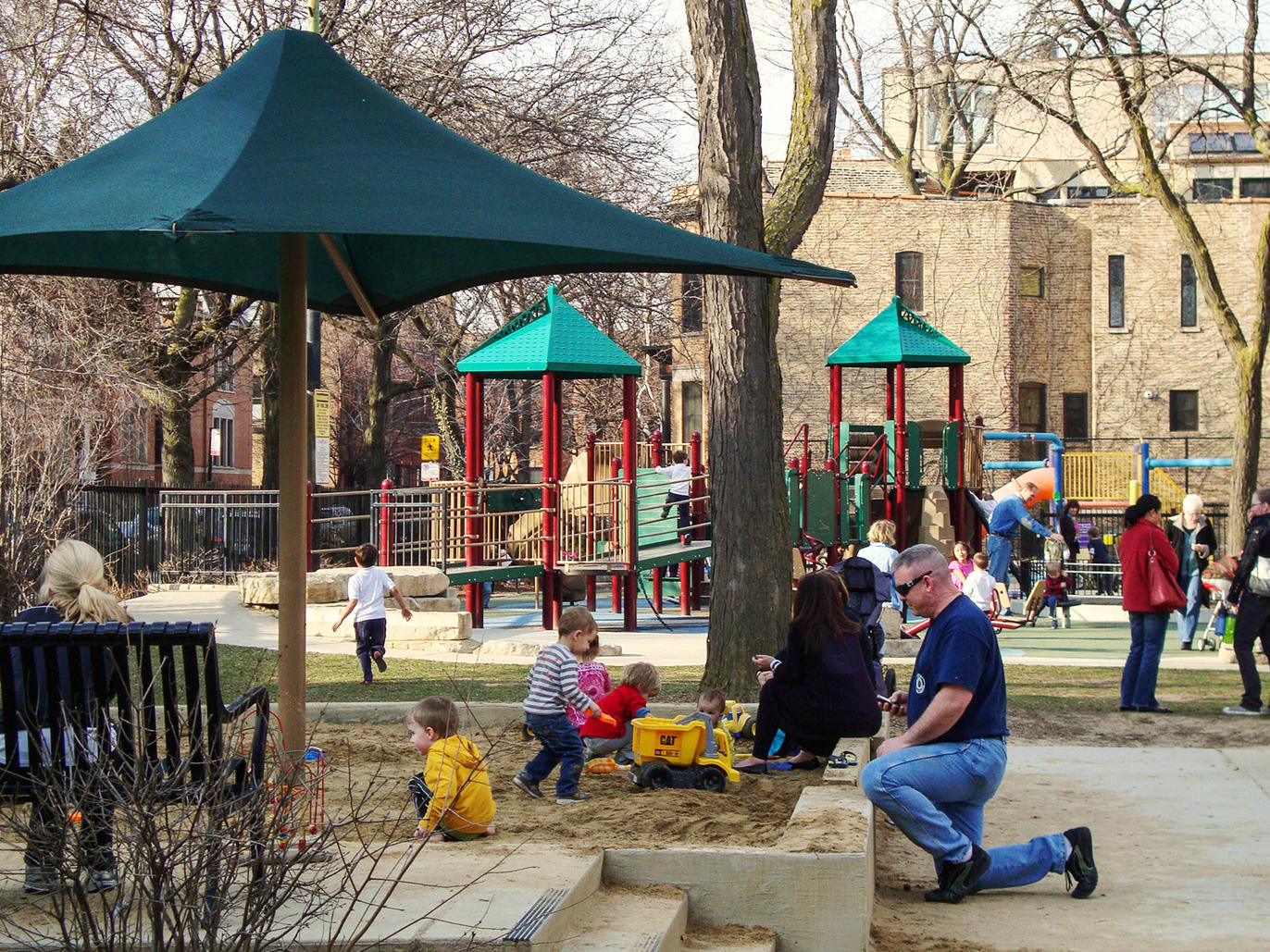 Playgrounds in Chicago for kids to slide and swing