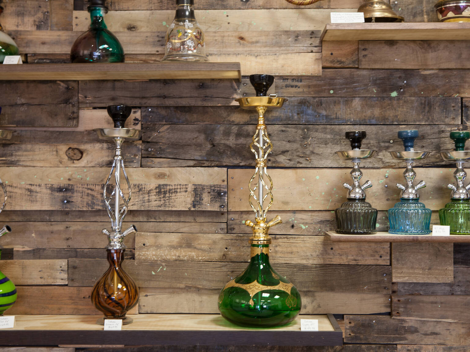 Best smoke shops in Chicago for bongs and pipes