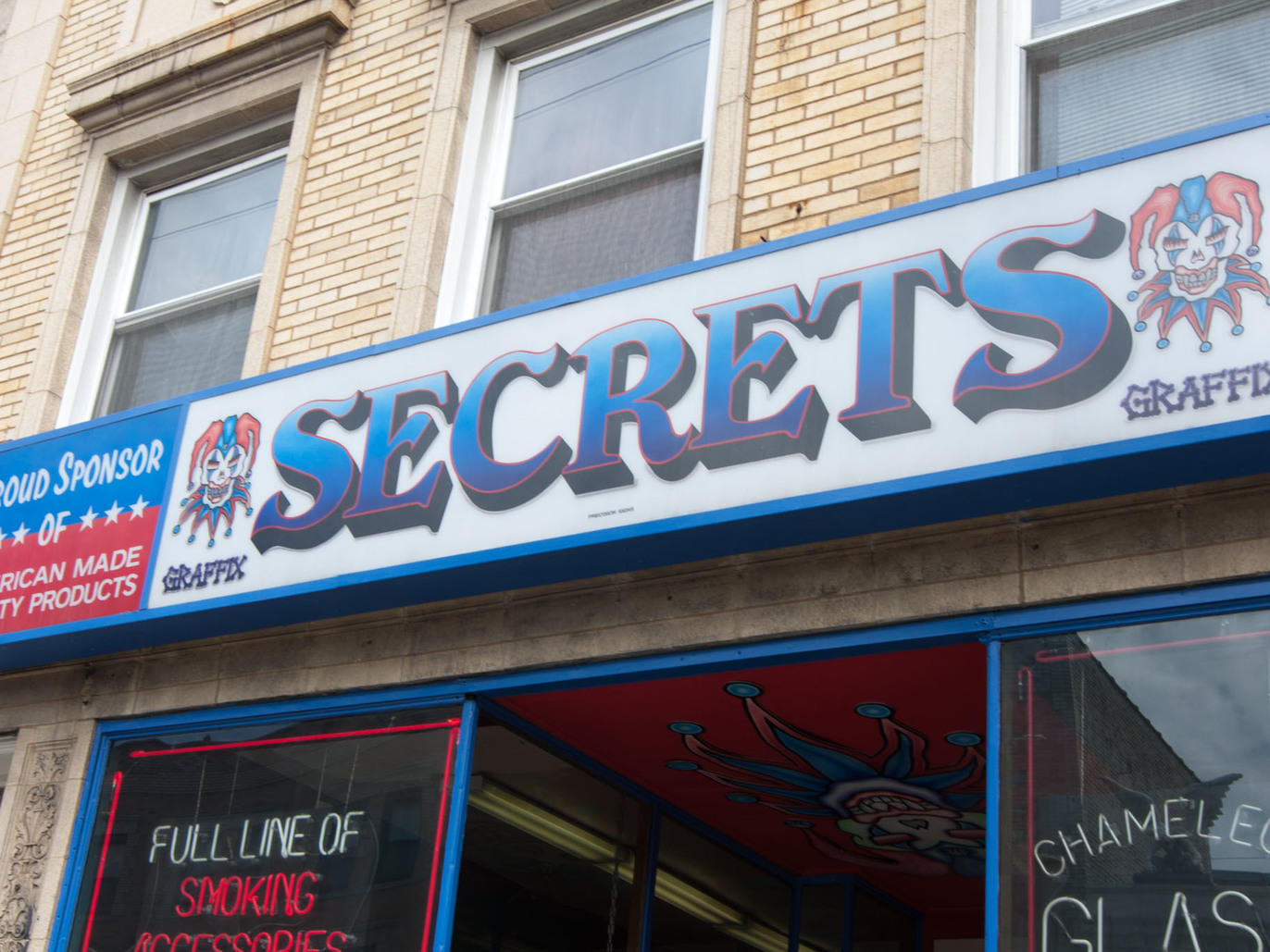 Best smoke shops in Chicago for bongs and pipes