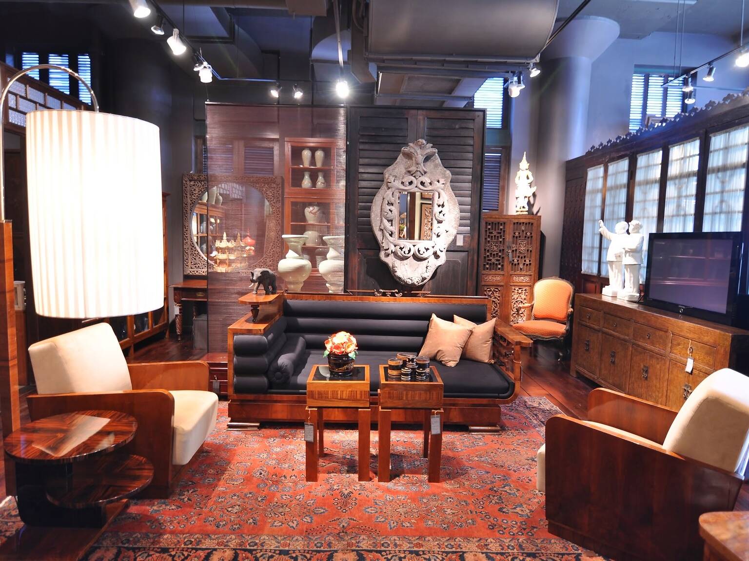 Best antique stores in Chicago
