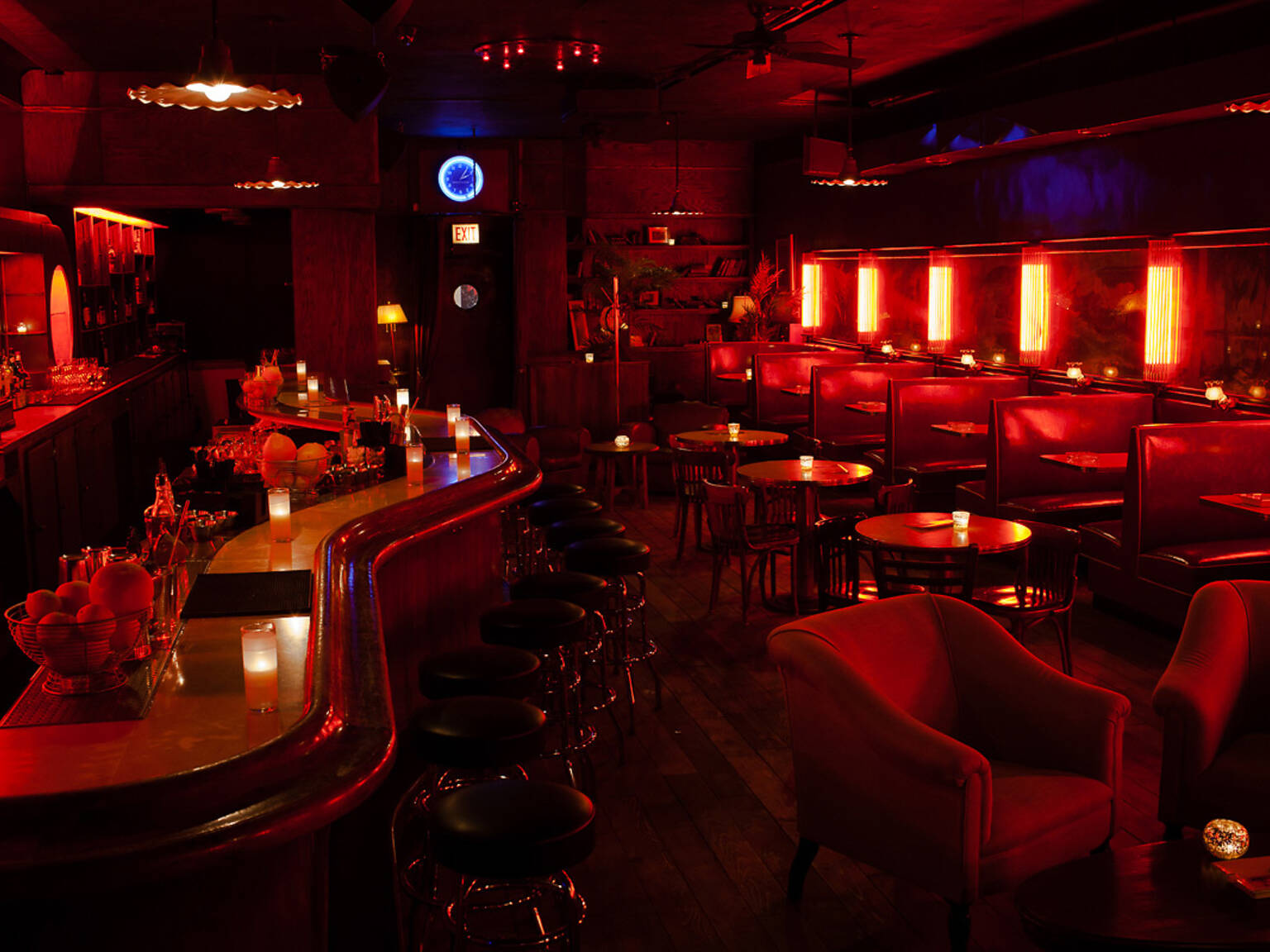 14 Best Jazz Clubs in Chicago for a Swinging Night Out