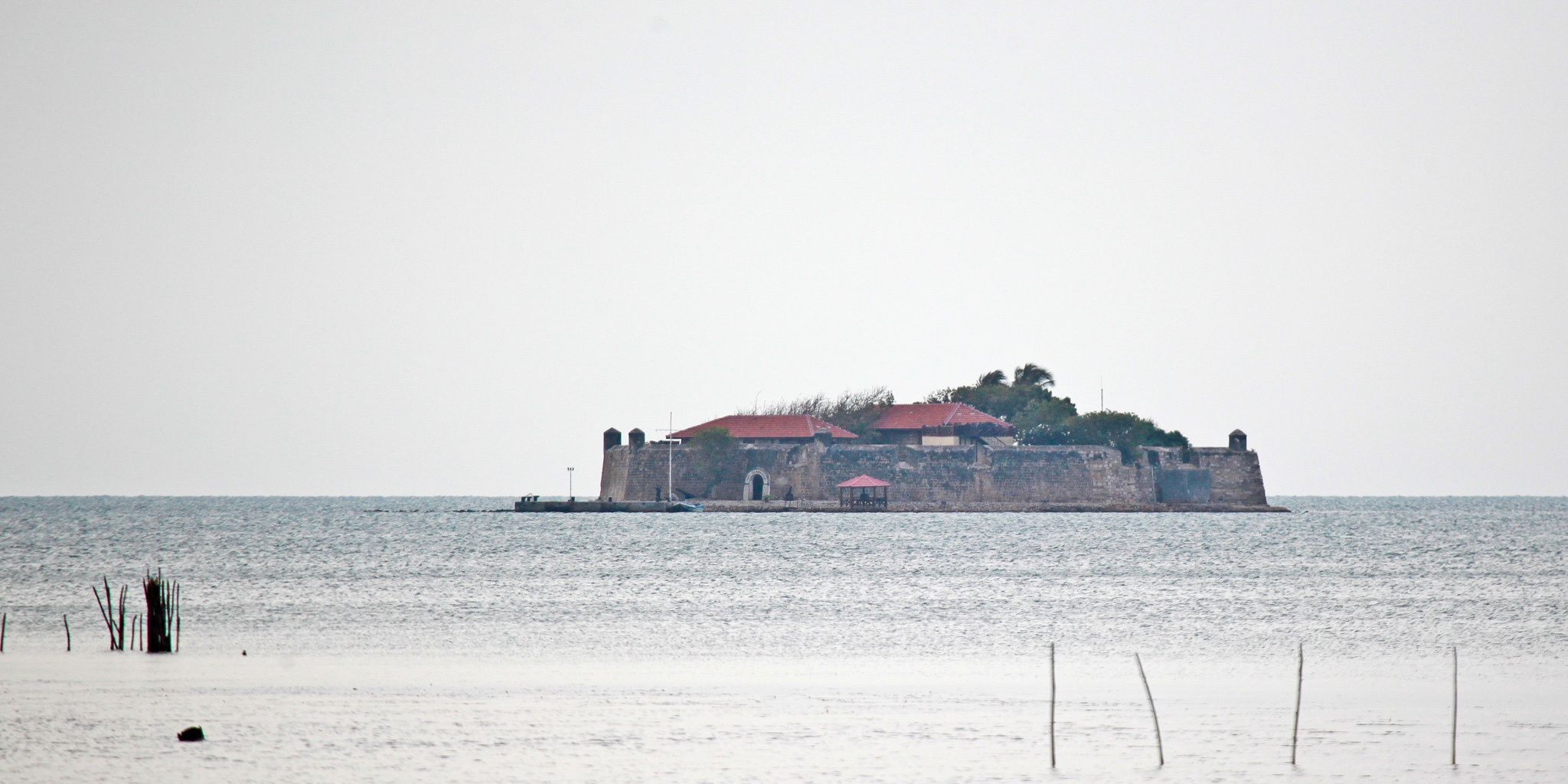 Hammenhiel Fort | Attractions in Karainagar, Sri Lanka