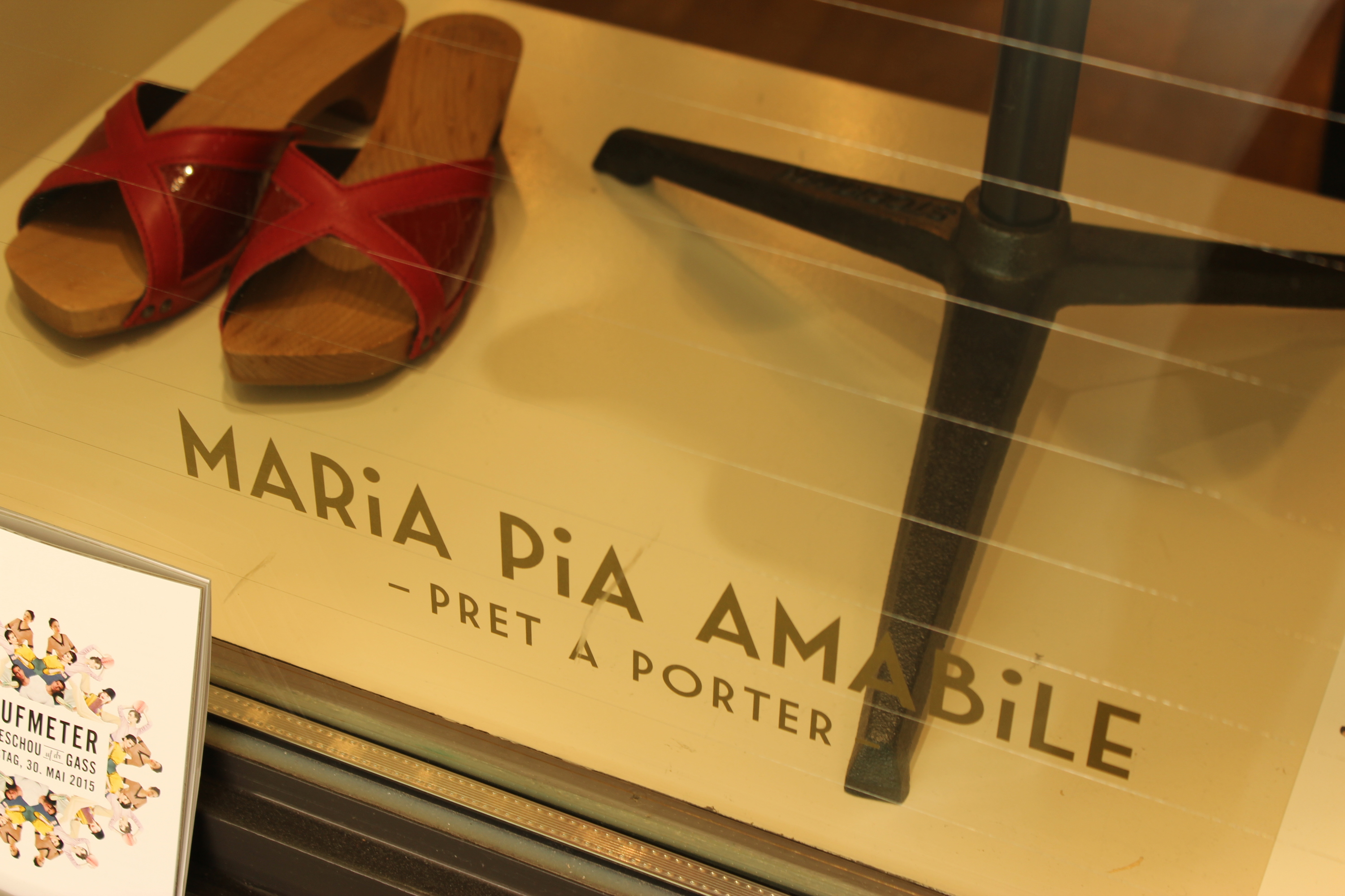 Maria Pia Amabile | Shopping in Old City of Bern, Switzerland