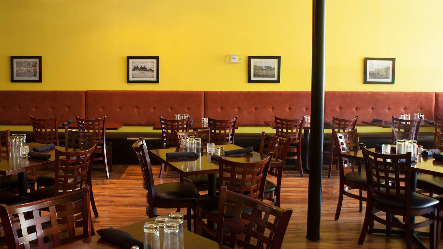 Nile Restaurant | Restaurants in Hyde Park, Chicago