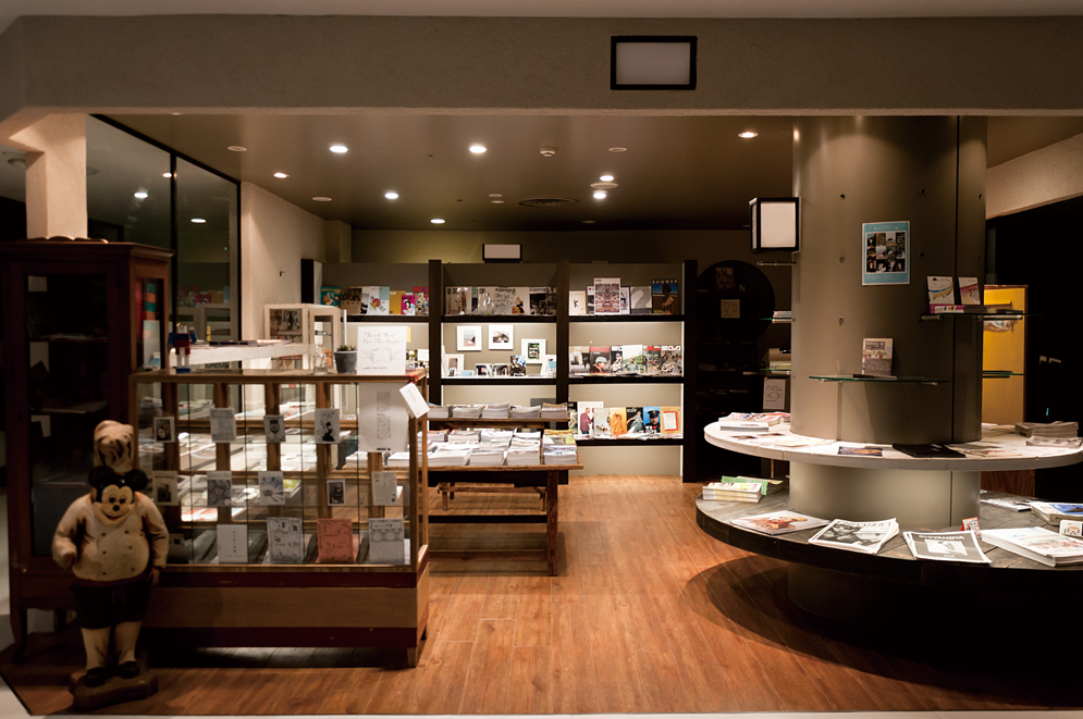 オンリー フリー ペーパー トウキョウ