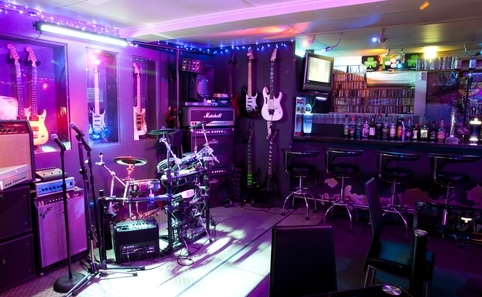 Gravity | Bars and pubs in Nishi-Shinjuku, Tokyo