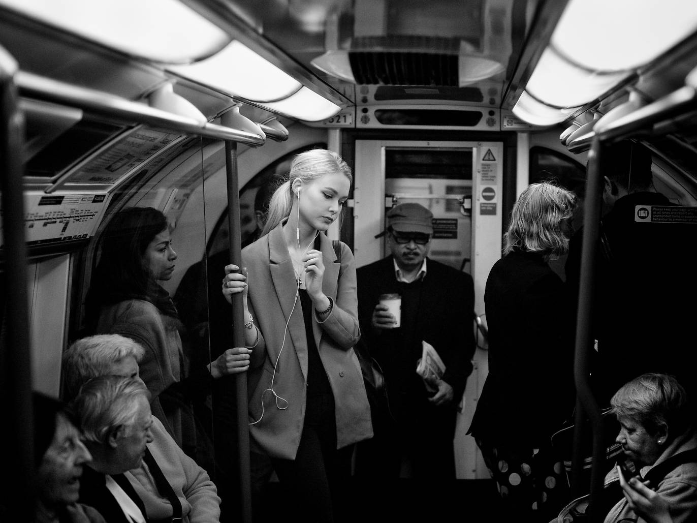 London photography: candid street portraits from Alan Schaller