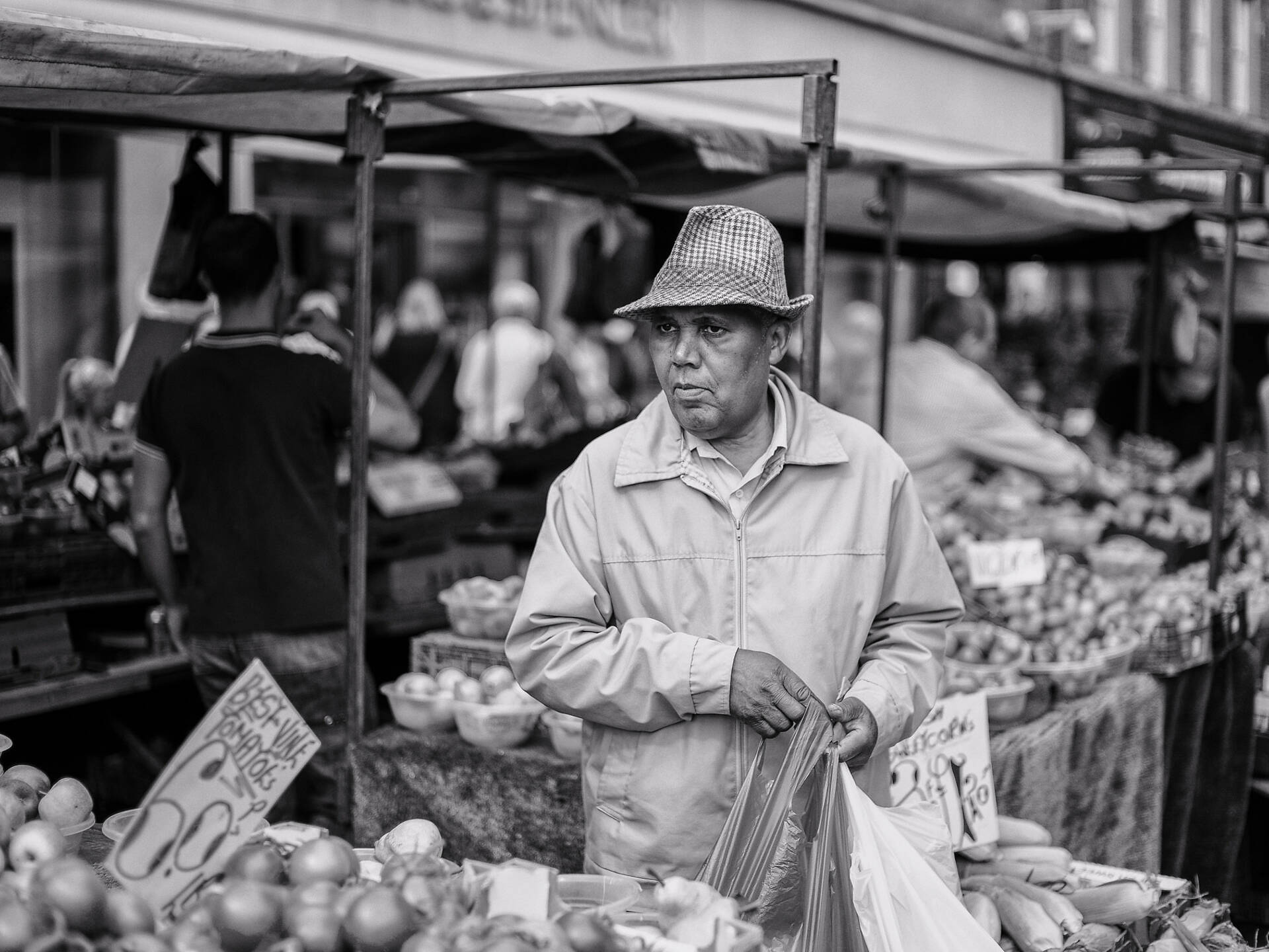 London photography: candid street portraits from Alan Schaller