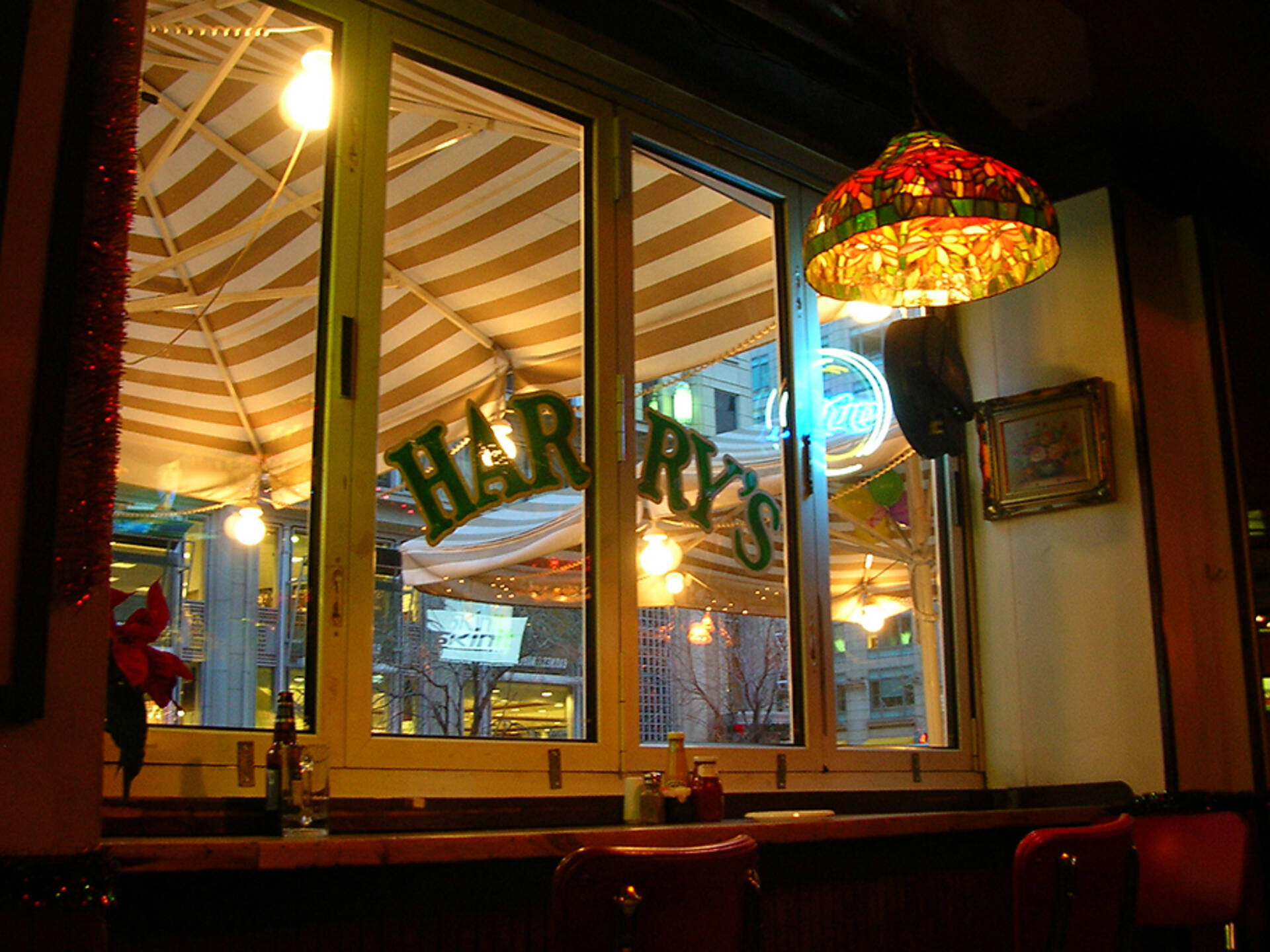 Best dive bars in Washington DC for cheap drinks