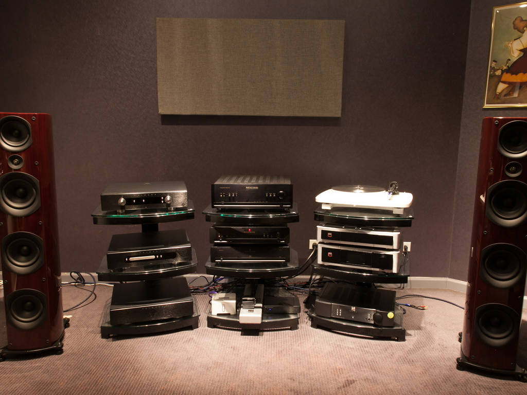 Best electronics stores in Chicago for audio, video, PCs & repair