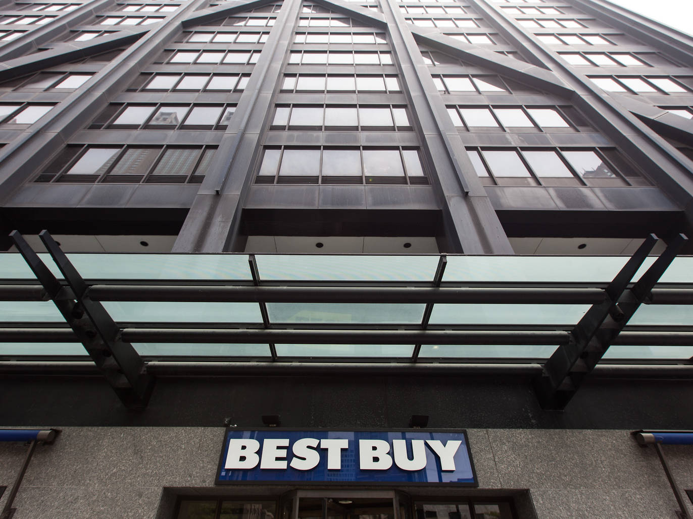 Best electronics stores in Chicago for audio, video, PCs & repair