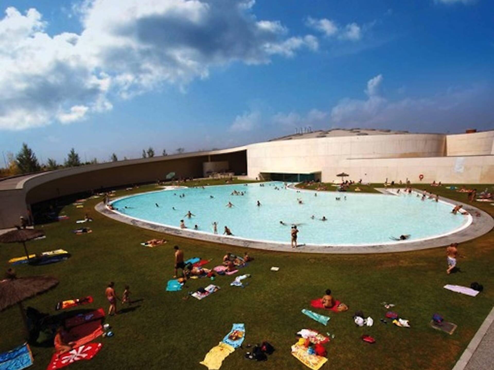 Outdoor swimming pools in Barcelona