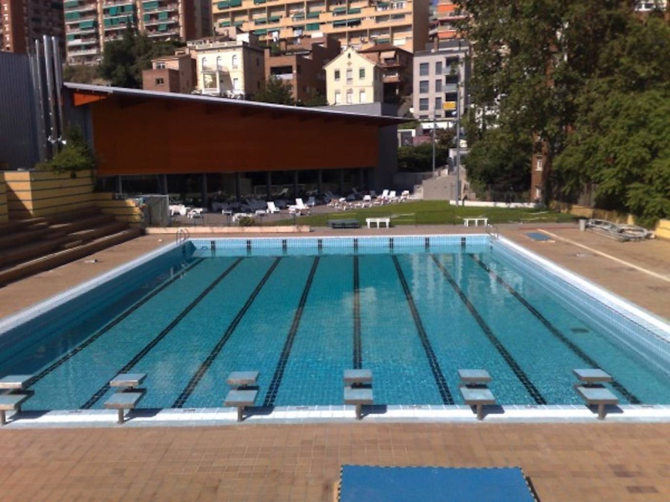 Outdoor swimming pools in Barcelona