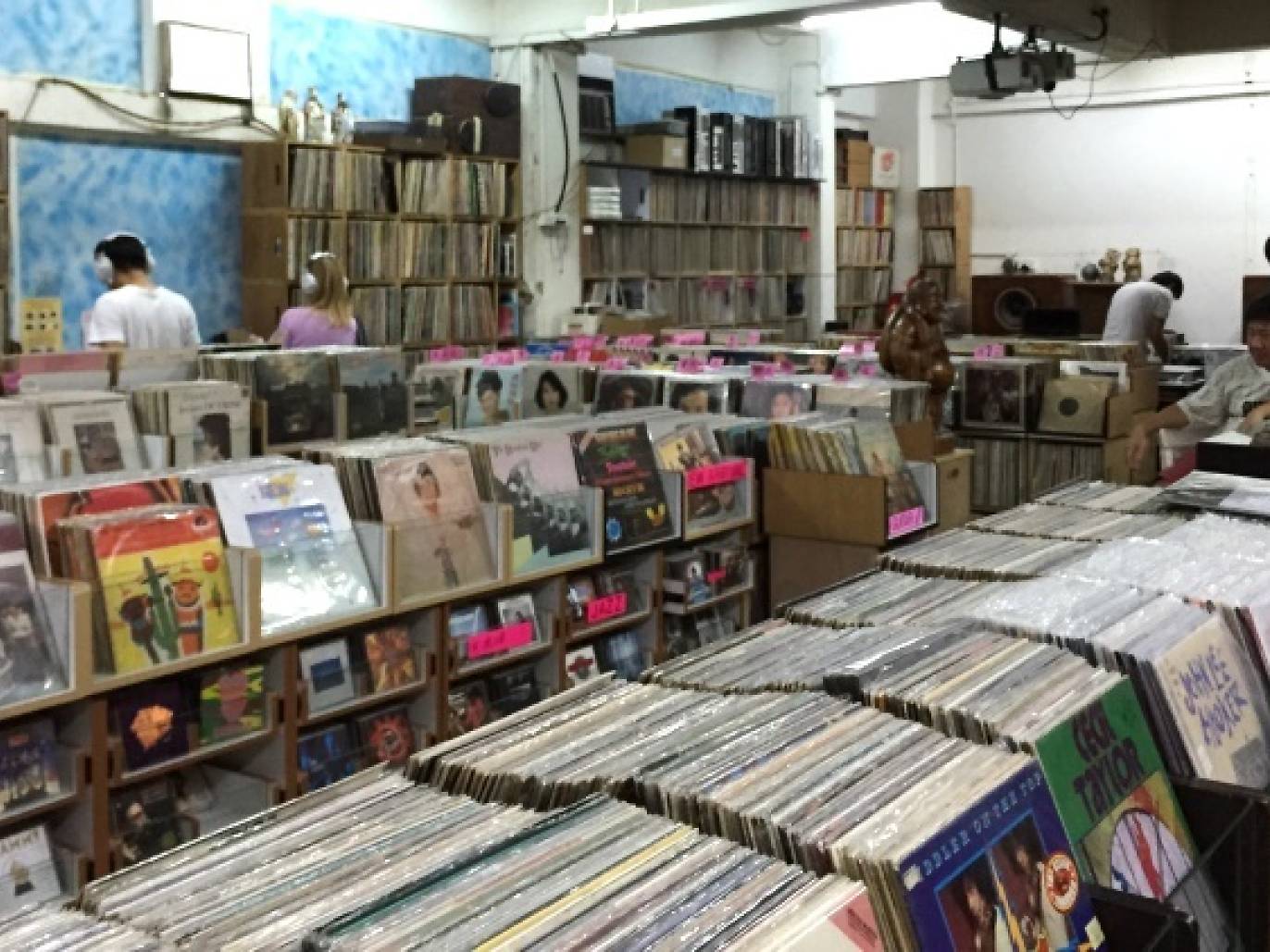 The Ultimate Vintage Shopping Guide in Singapore