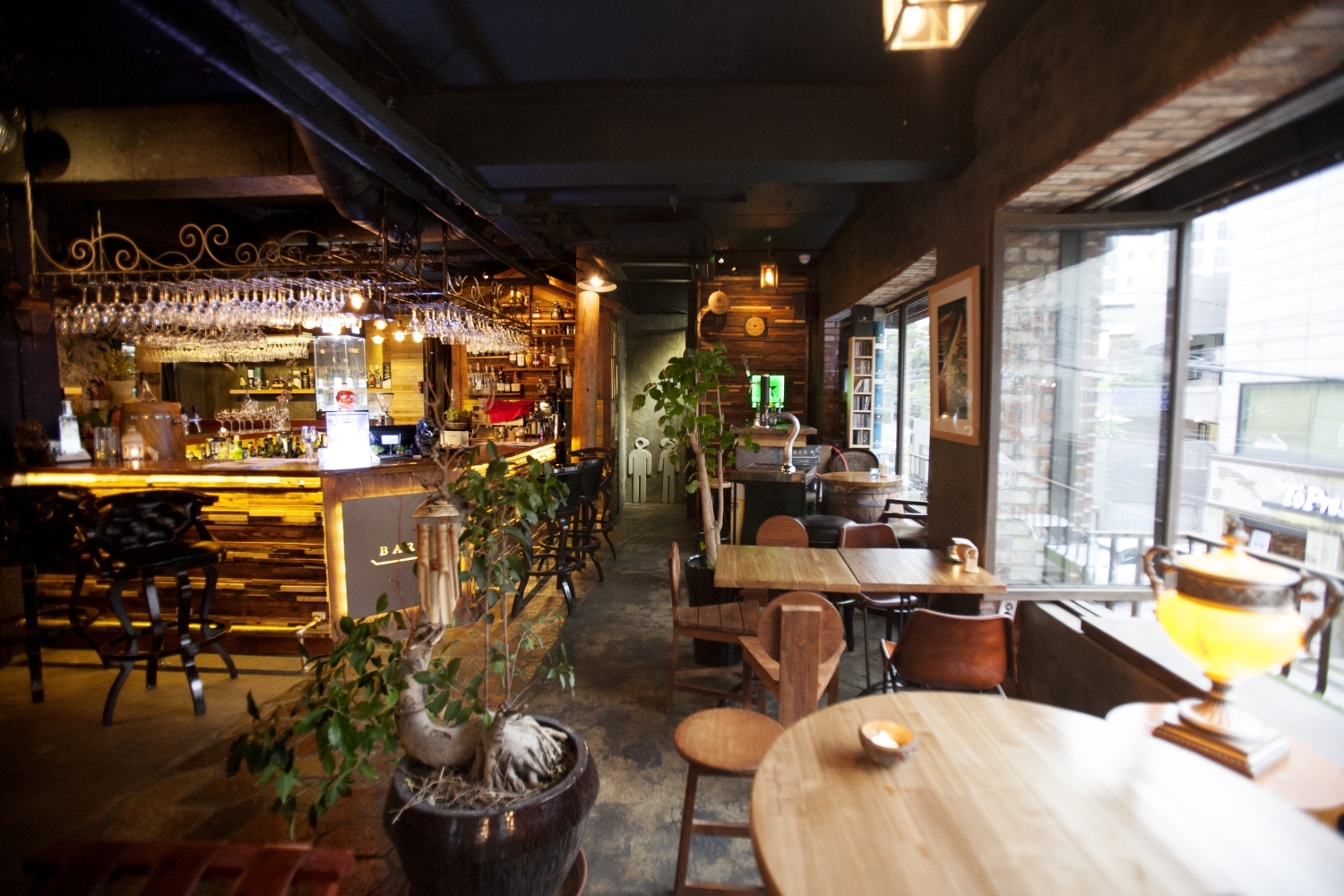 BARN Lounge | Bars in Hannam-dong, Seoul