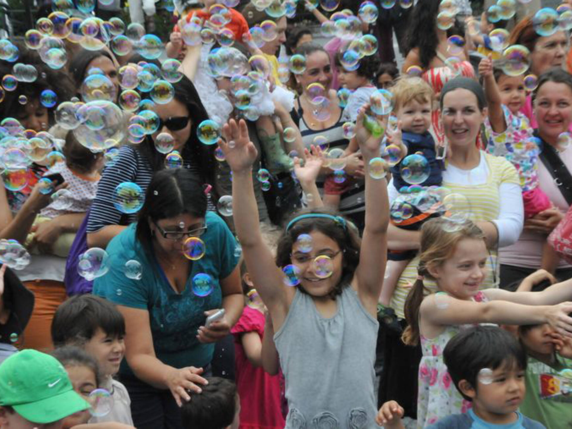 Free outdoor concert series for NYC families in summer 2013