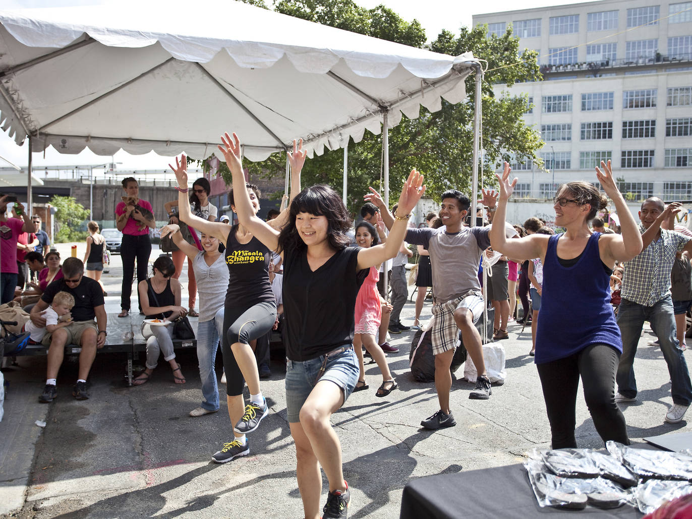 Best Street Fairs NYC Offers With Food, Music and Artwork