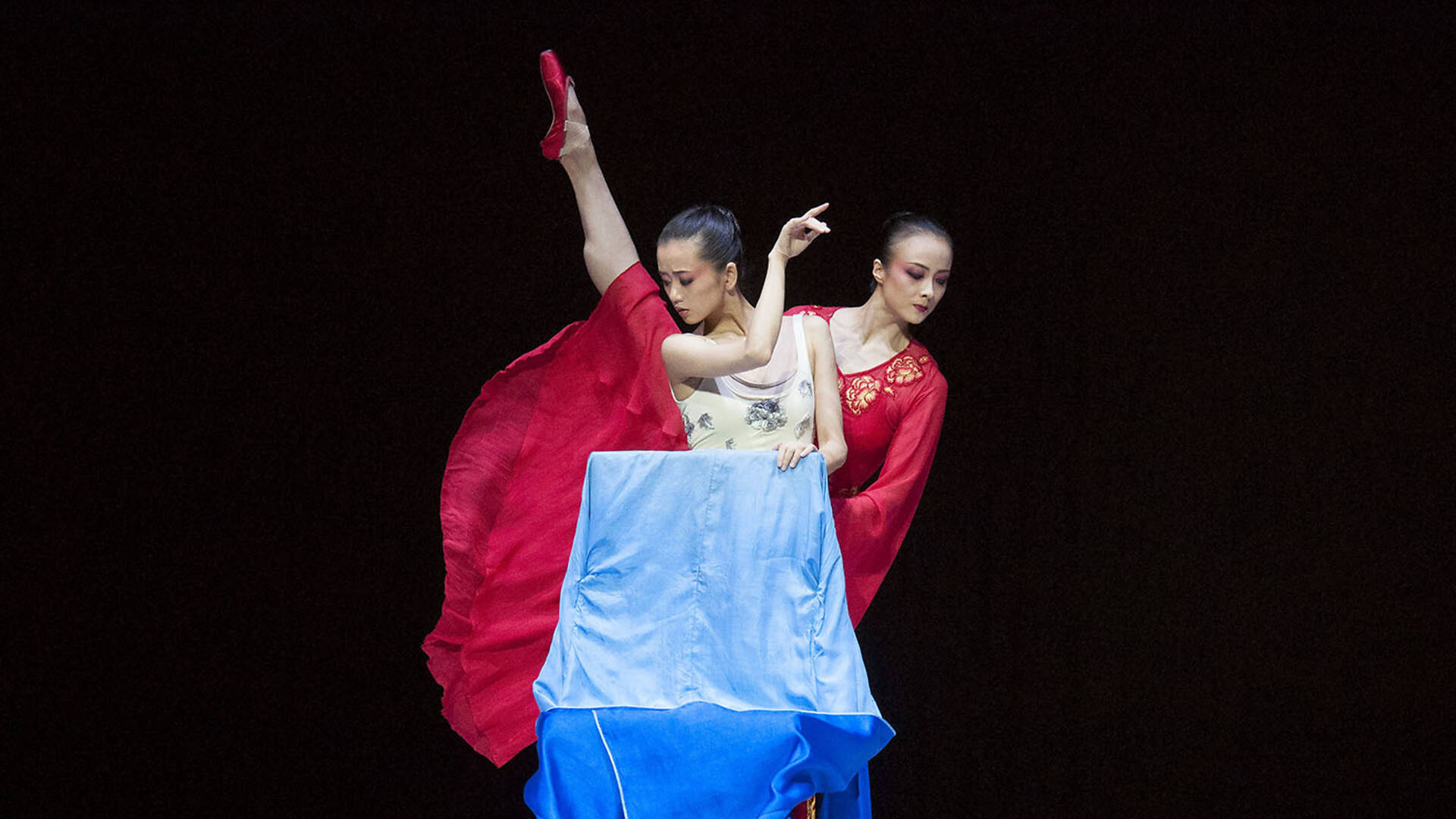 Beautiful photos of the National Ballet of China’s The Peony Pavilion