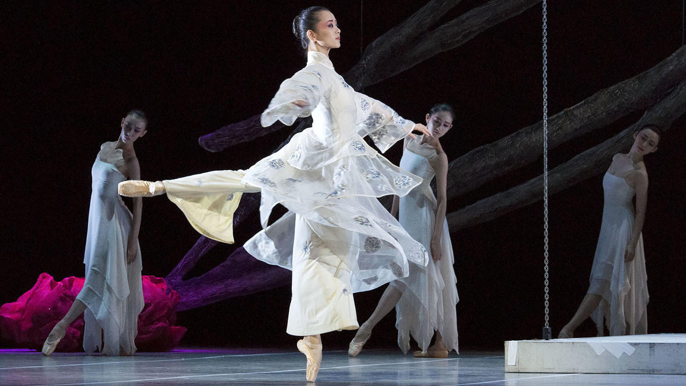 Beautiful photos of the National Ballet of China’s The Peony Pavilion