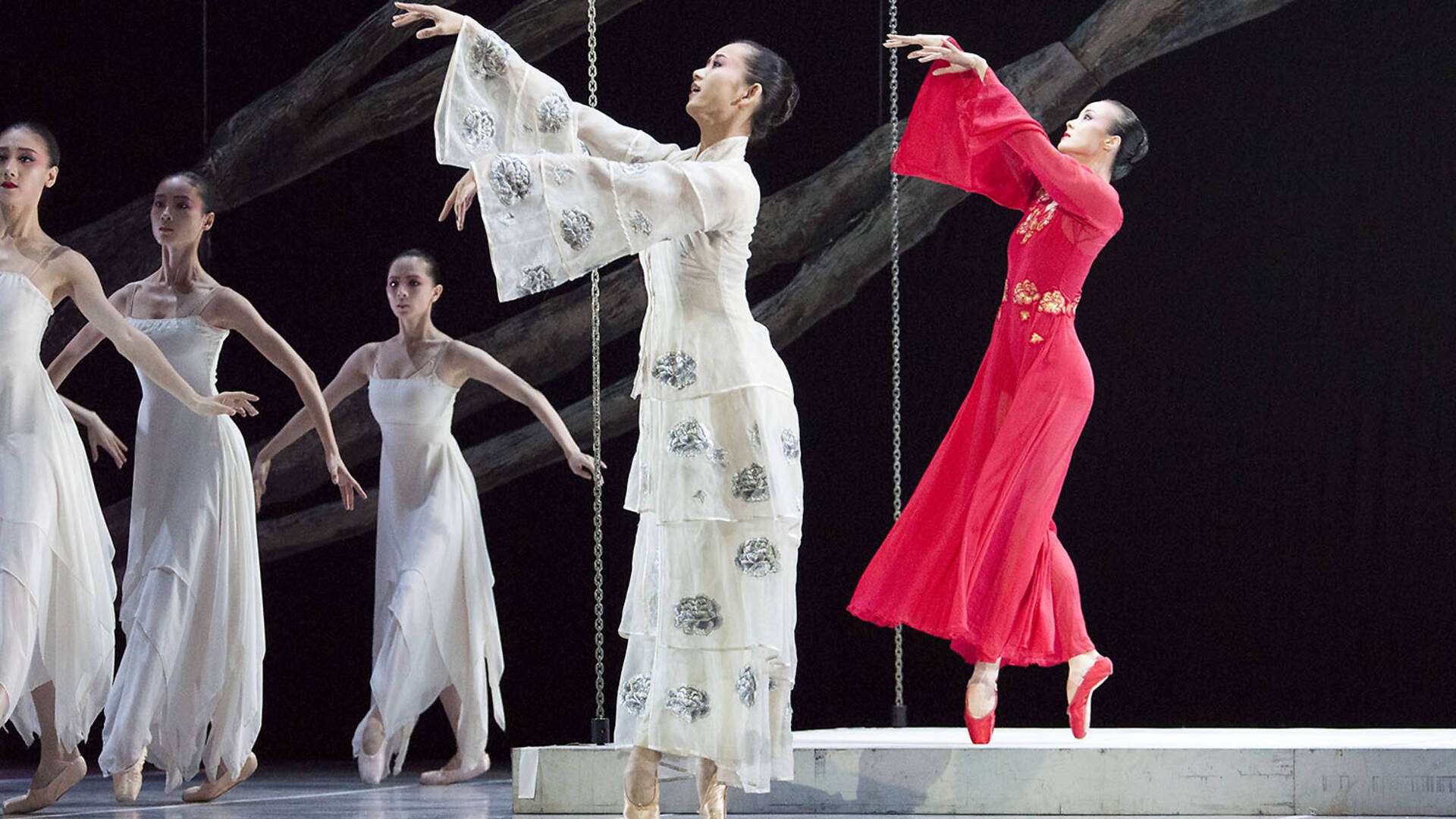 Beautiful photos of the National Ballet of China’s The Peony Pavilion