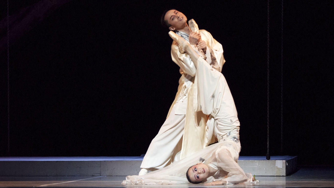 Beautiful photos of the National Ballet of China’s The Peony Pavilion