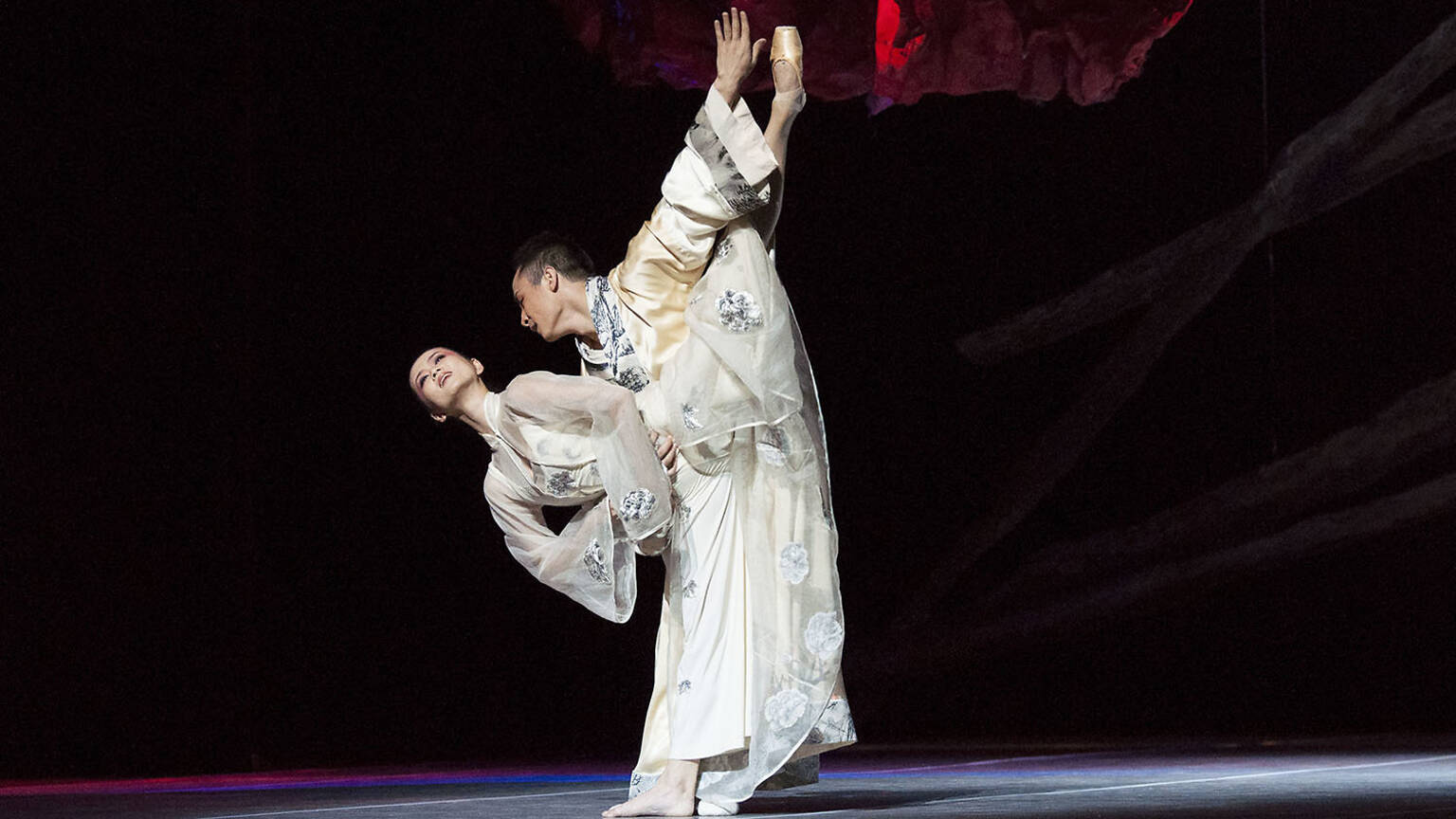 Beautiful photos of the National Ballet of China’s The Peony Pavilion