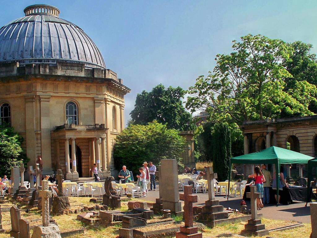 London's Magnificent Cemeteries | 10 Grand Graveyards You Should Visit