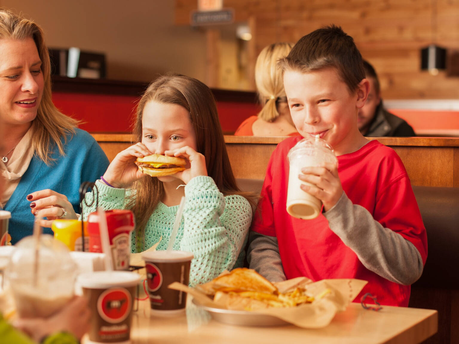 10 juicy Chicago burgers your kids will love