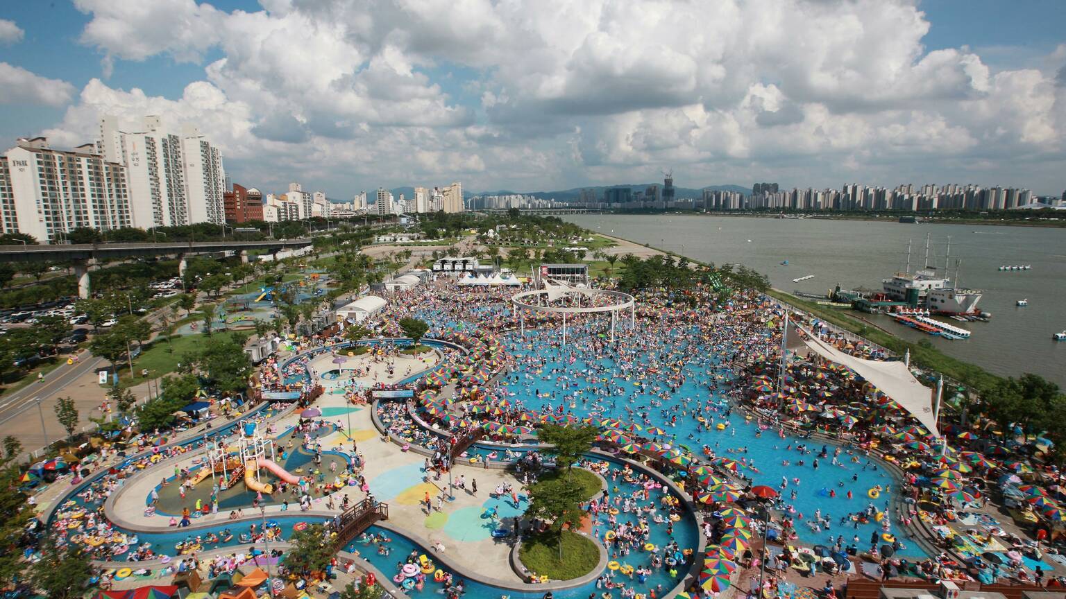 Cool by the pool: Han River swimming pools | Time Out Seoul