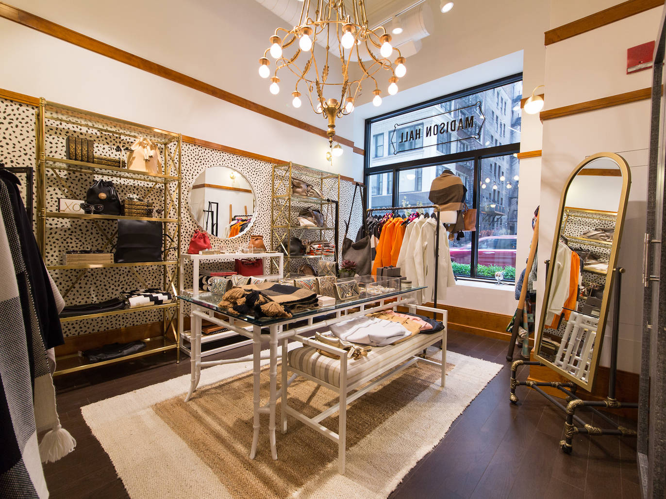 Loop shops that go beyond discount chain stores