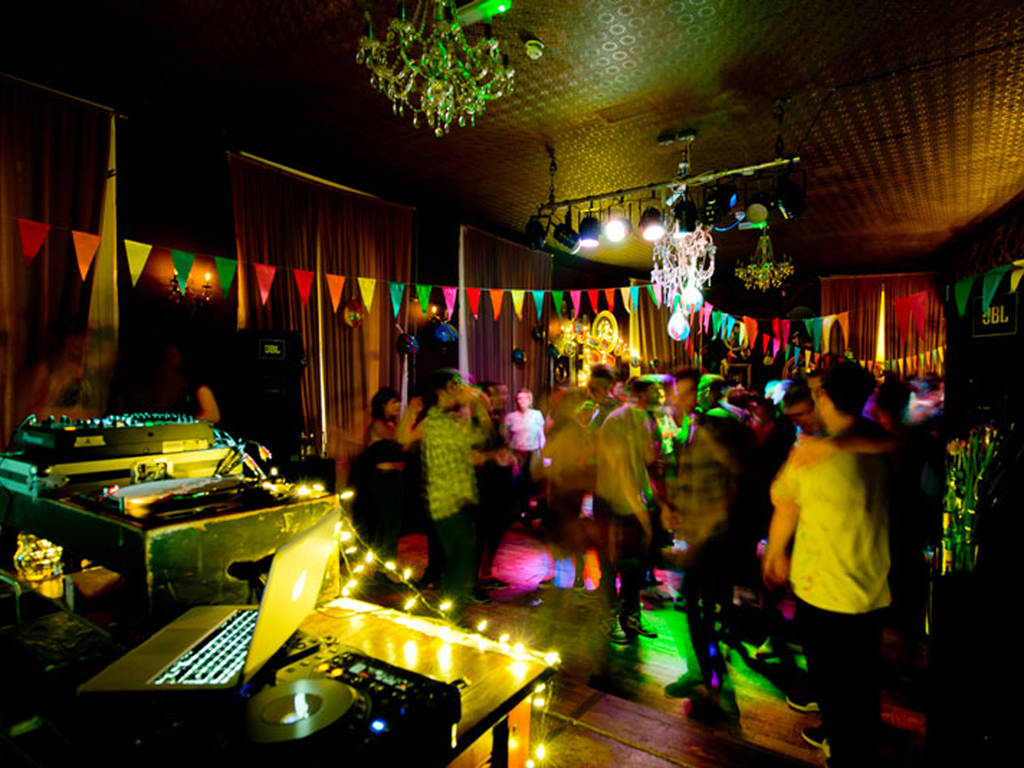 Late-night Bars And Pubs In London For Drinking After Midnight