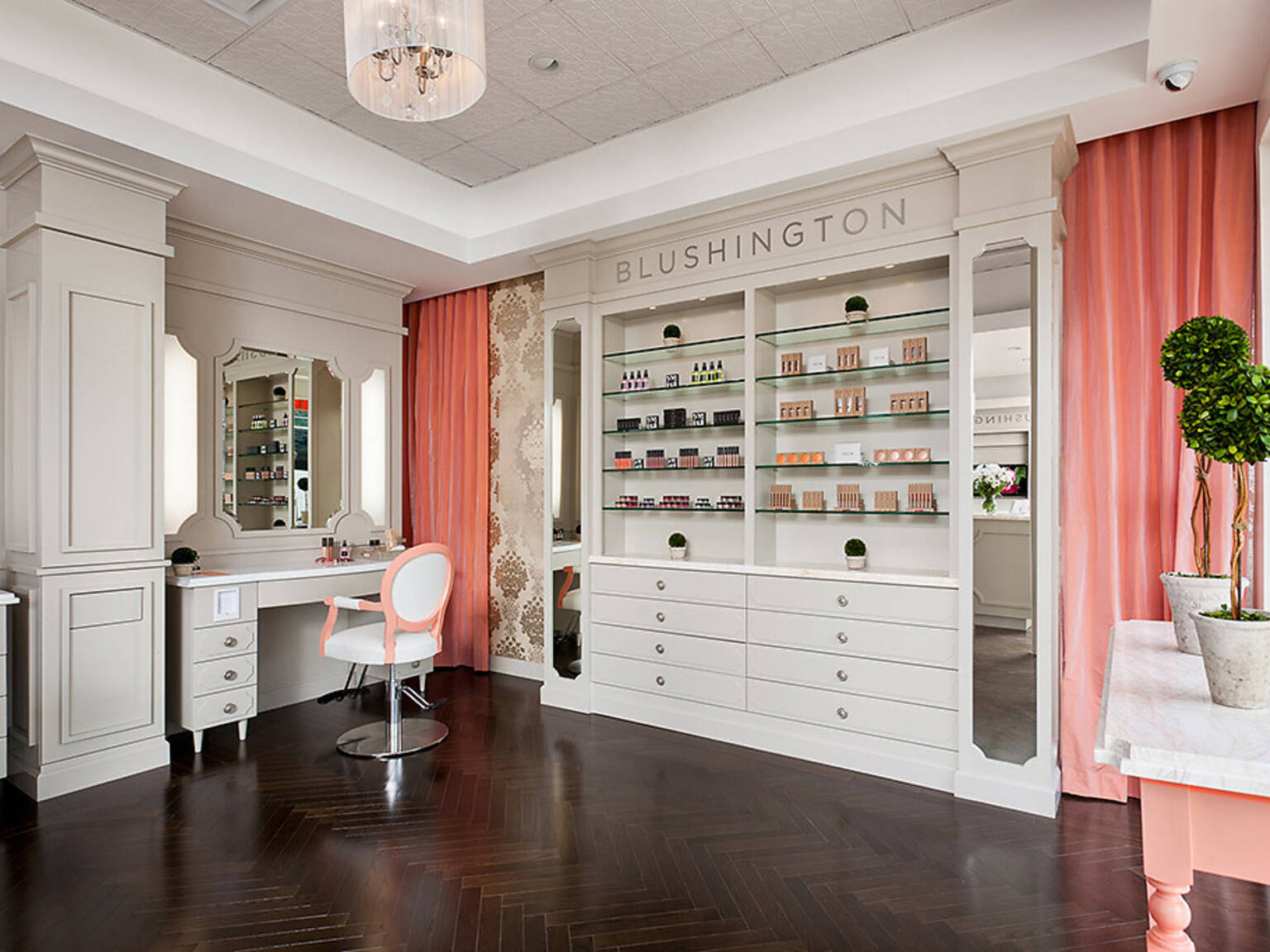 11 Best Makeup Classes in NYC for 2025 | Best Make Up Classes NYC