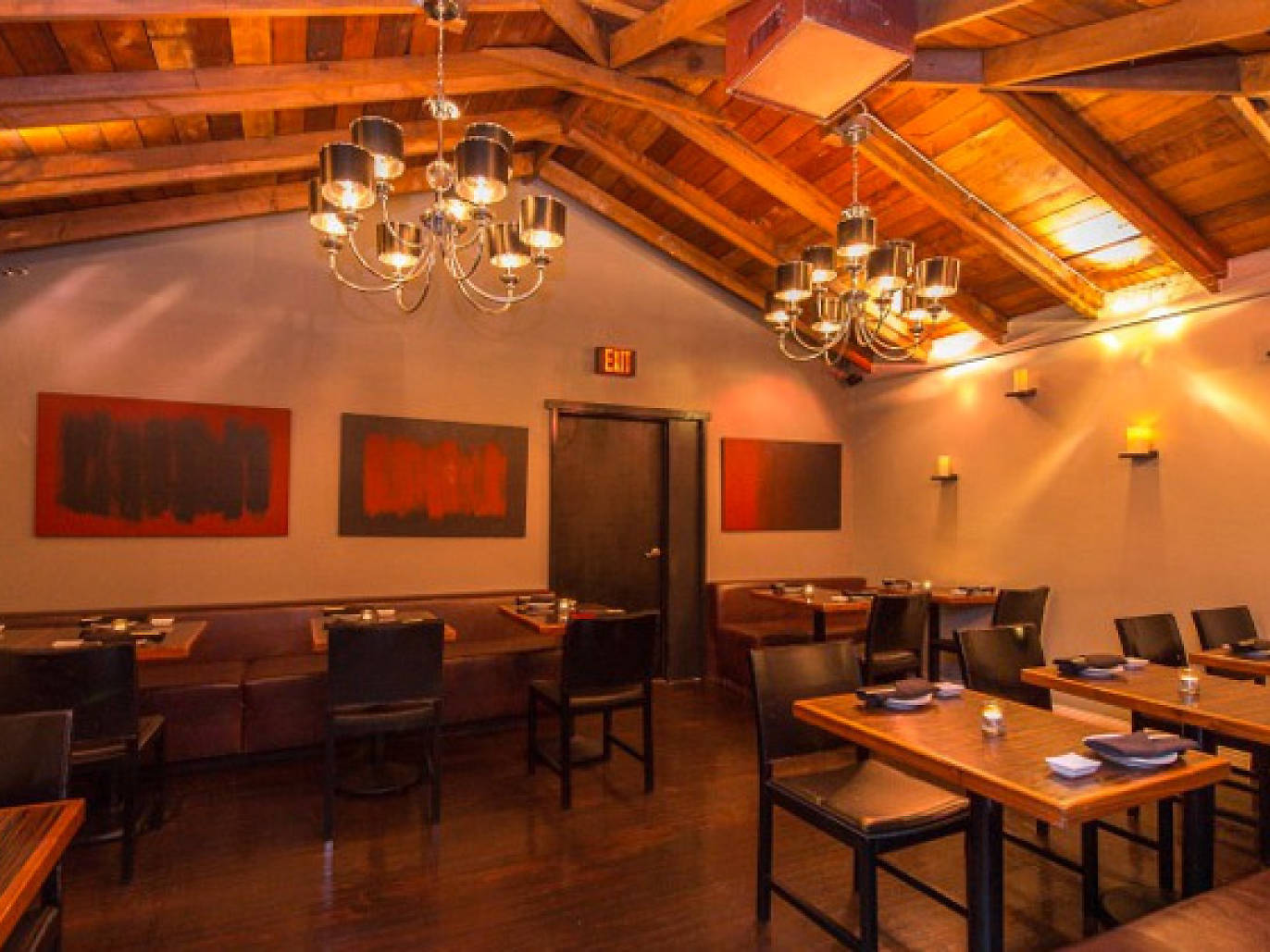 28 Best Happy Hours Los Angeles Has for Beer, Wine and Cocktails