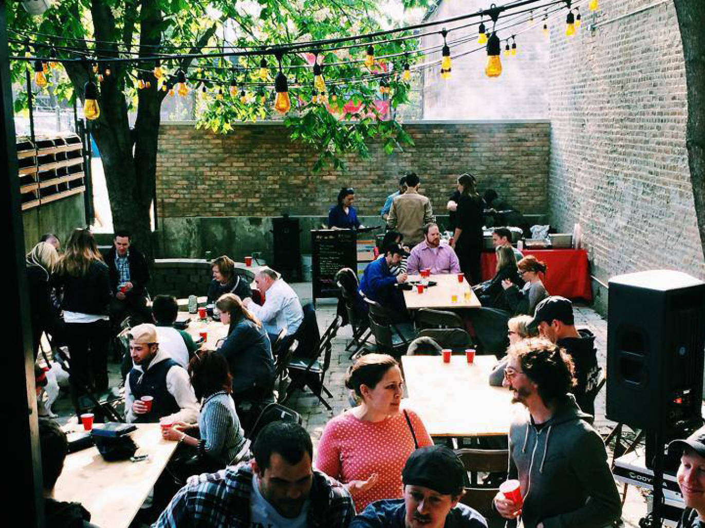 33 Best Outdoor Bars and Patios in Chicago for Outdoor Drinking