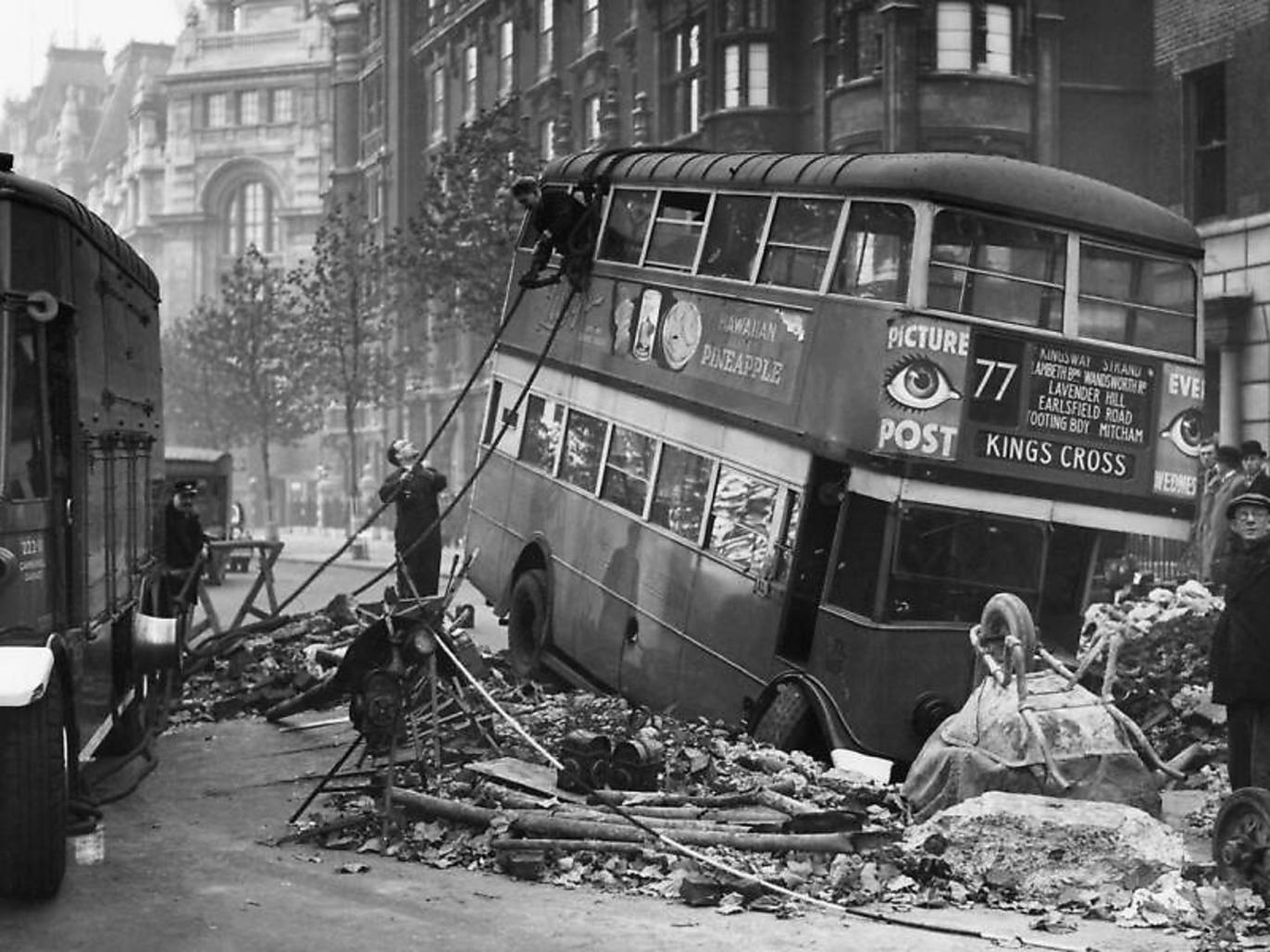 Photos of London during the Blitz | Second World War pictures