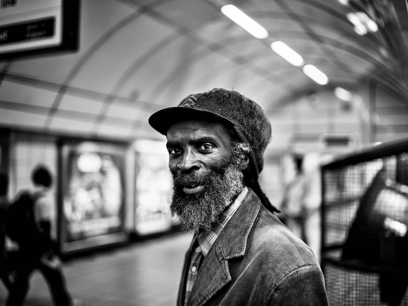 London photography: candid street portraits from Alan Schaller