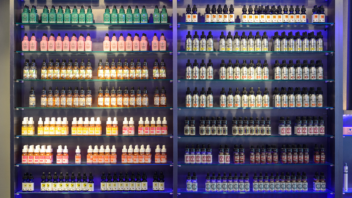 Photos of the brand new NYC Vaping hotspot VapeYa