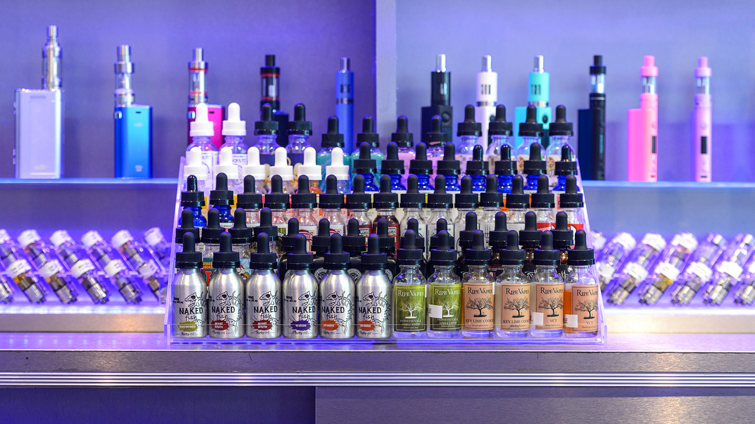 Photos of the brand new NYC Vaping hotspot VapeYa