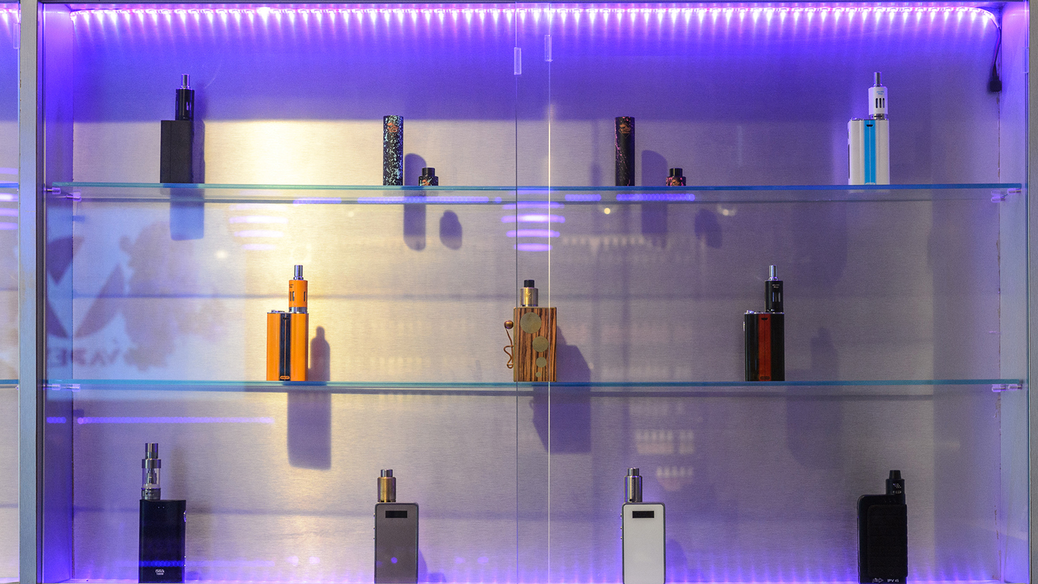 Photos of the brand new NYC Vaping hotspot VapeYa
