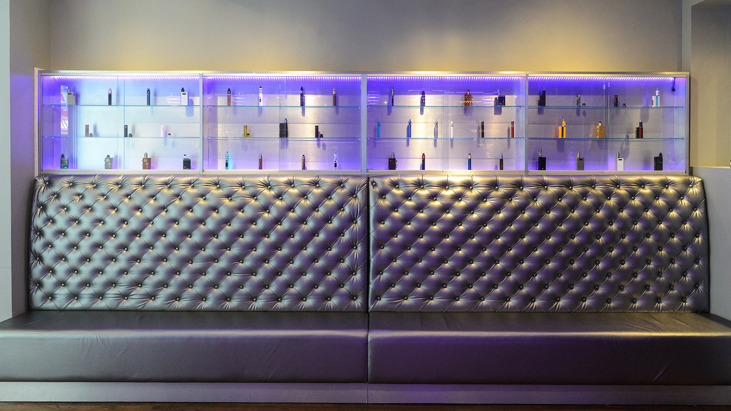 Photos of the brand new NYC Vaping hotspot VapeYa